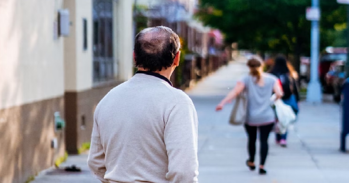 Son Plans To Tell Mum That Dad Cheated On Her Even If It Destroys The