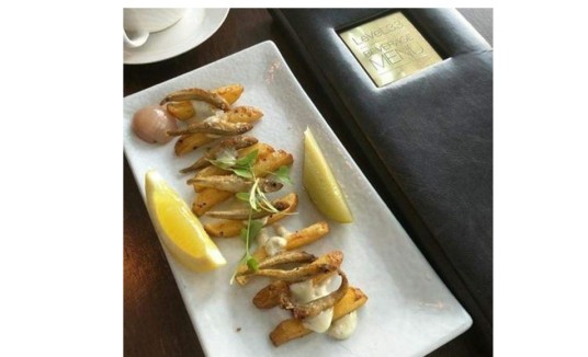 MAN ORDERS FISH & CHIPS AT ATAS RESTAURANT, TURNS OUT TO BE IKAN BILIS