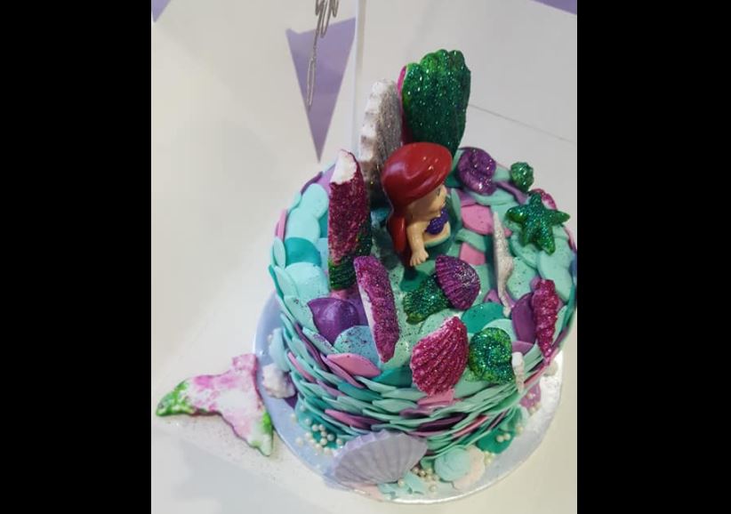 $185 BIRTHDAY CAKE DAMAGED. CAKE SELLER ADVICE USE TOOTHPICK TO FIX IT?!