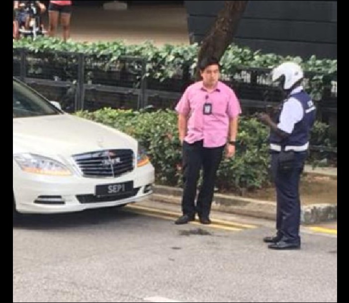 BRAVE LTA OFFICER SUMMON PRESIDENT'S CAR! POWER LAH!