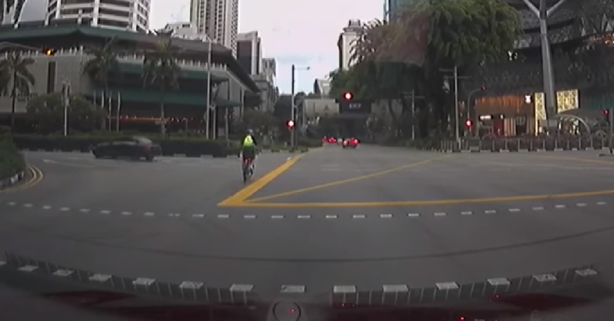 FT CYCLIST RUSH PASS RED LIGHT JUNCTION @ ORCHARD RD