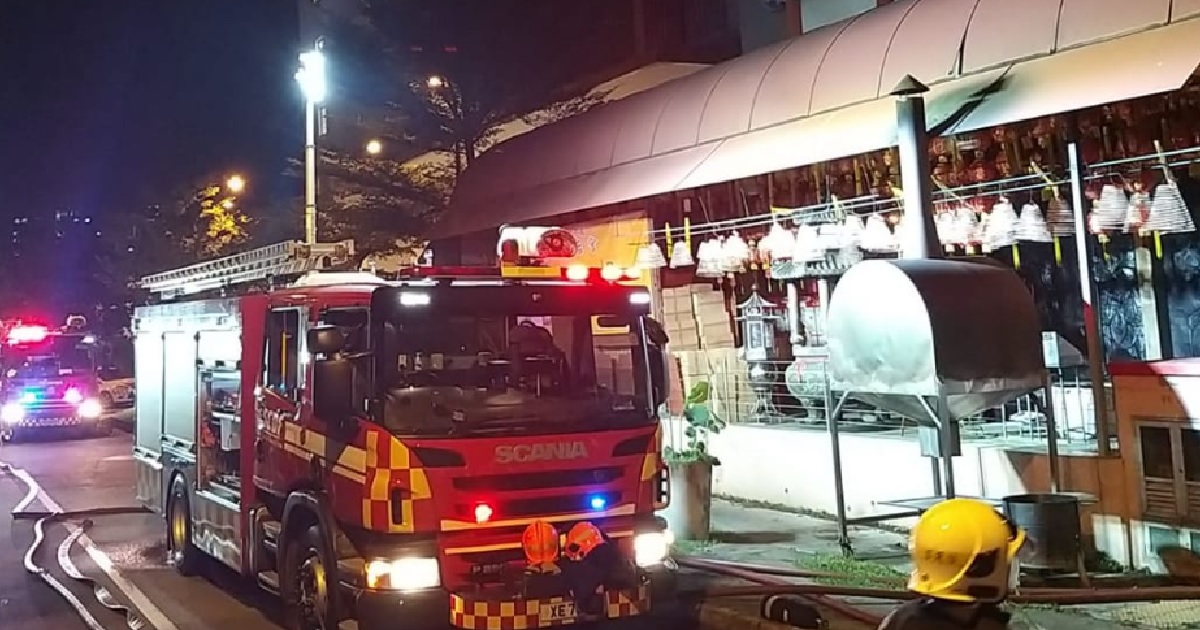 SEMBAWANG TEMPLE FIRE EXTINGUISHED AFTER 3 HRS, 3 DOGS FOUND DEAD