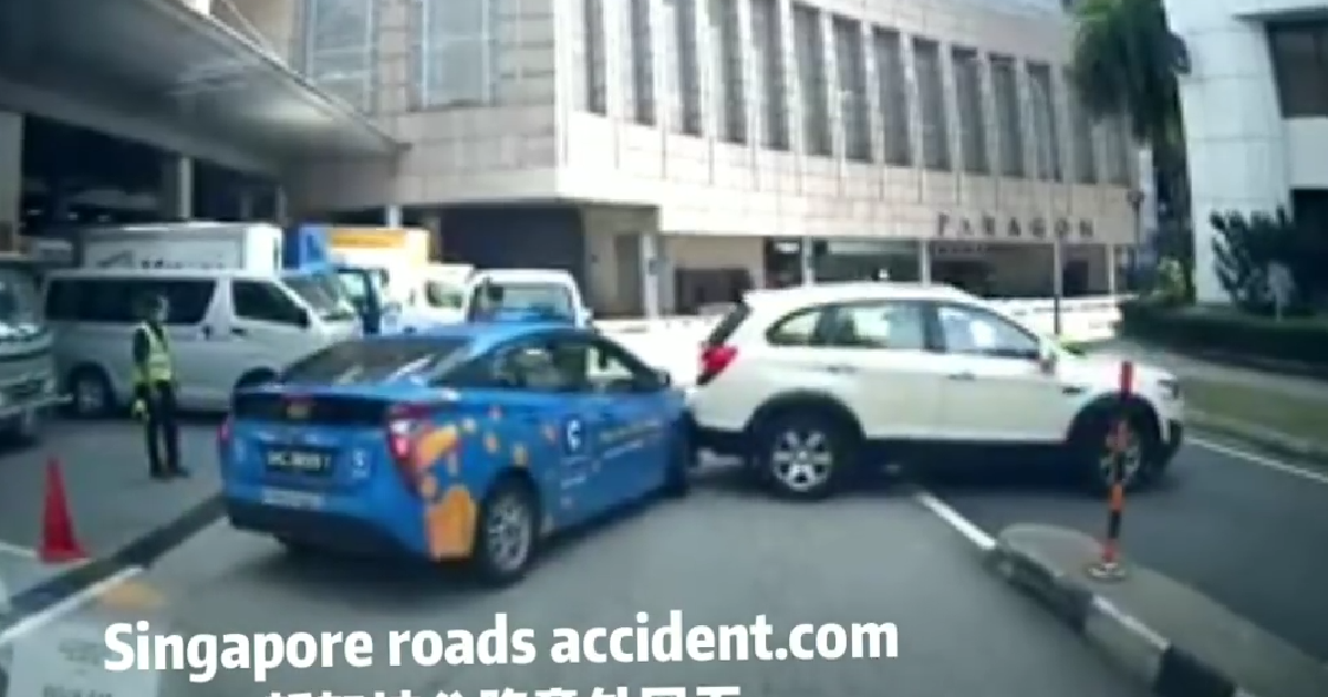 CAR REVERSES INTO TAXI AFTER ILLEGAL UTURN AT PARAGON