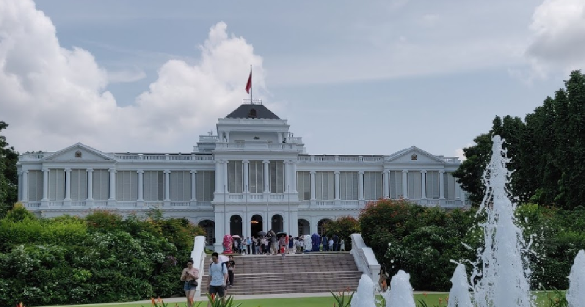 OMEGA GANG MEMBER SLASH ANOTHER WITH PARANG. DROVE INTO POLICE OFFICER