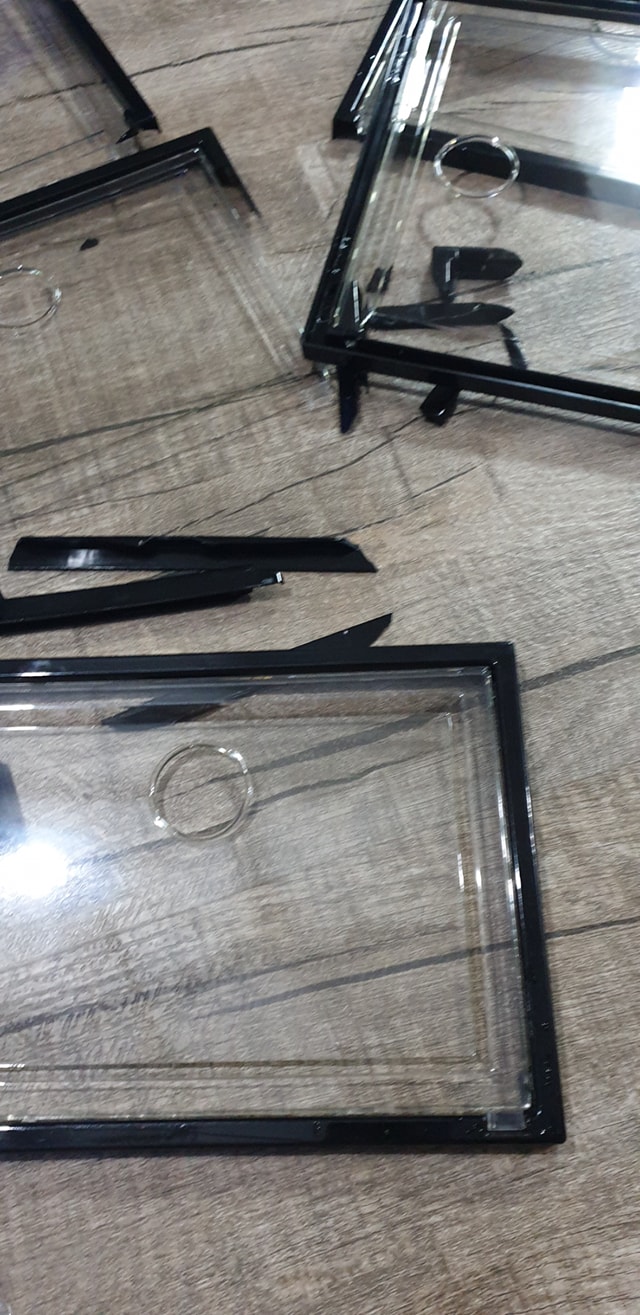 WOMAN BOUGHT SHOE RACK VIA SHOPEE & RECEIVES BROKEN PIECES, NO REFUND