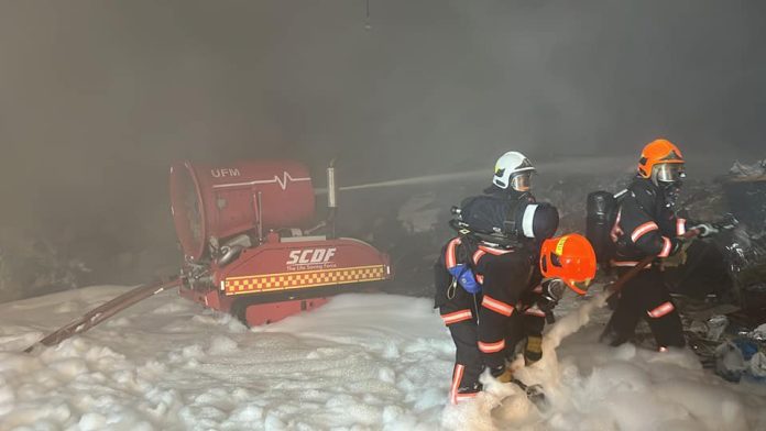 CONSTRUCTION WASTE CAUGHT FIRE AT JALAN SAMULUN, 40 FIREFIGHTERS ACTIVATED