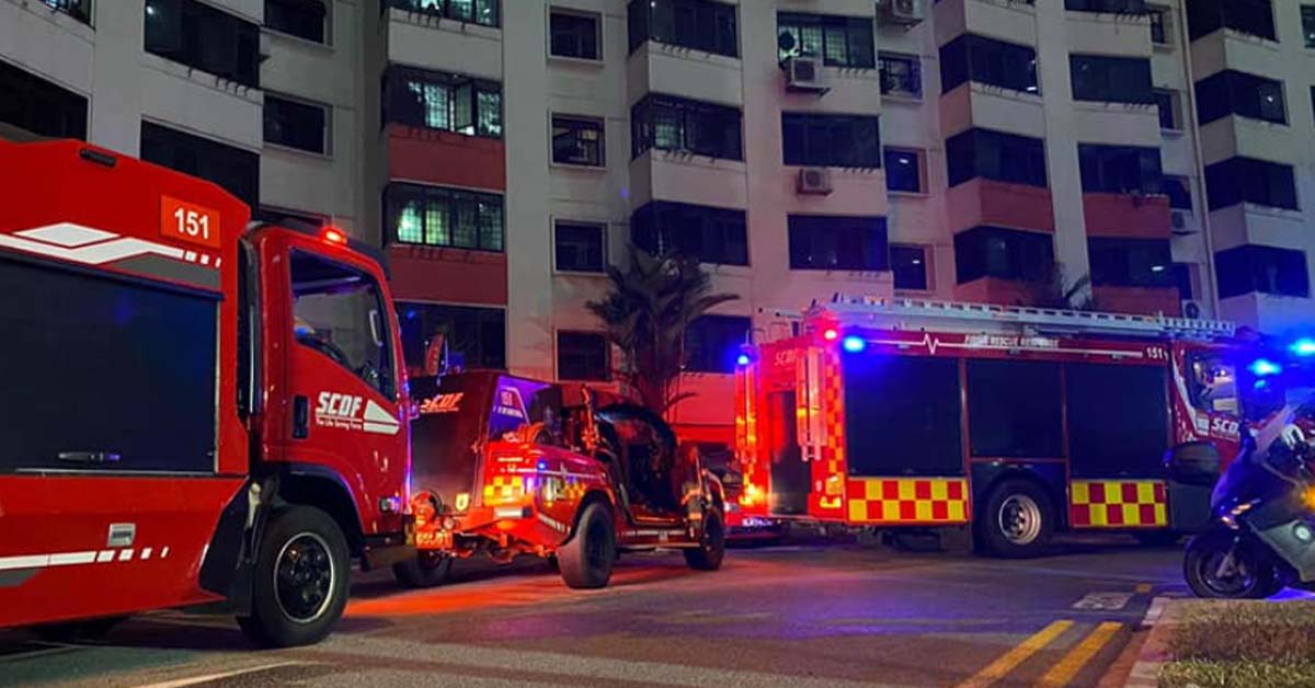 MAN EXPOSE HIS GENITALS AND PEES ON SCDF PERSONNEL