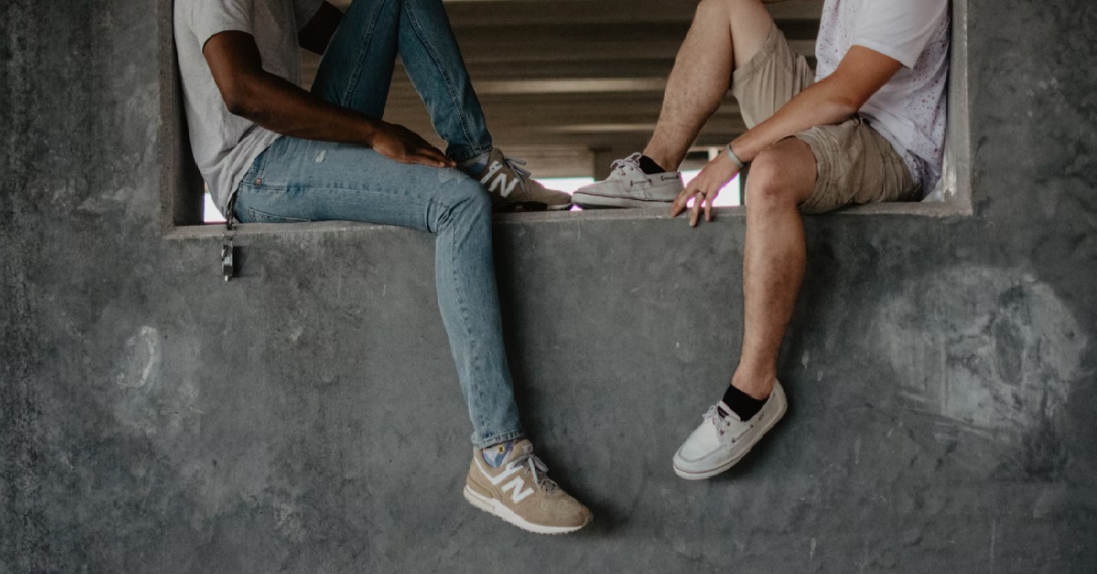 GUY NEVER HAD MALE FRIENDS BEFORE, ASKS HOW TO INTERACT WITH GUYS