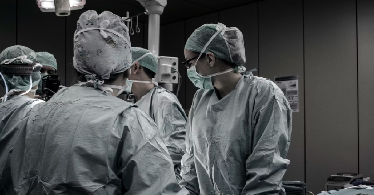 GUY BROKE HIS HAND ON PURPOSE TO CHAO GENG FROM WORK & STILL GET PAID