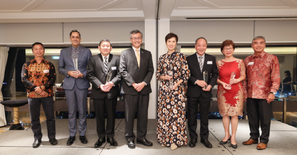 JOSEPHINE TEO RECEIVES NUS AWARD FOR SERVICE TO THE NATION AND UNI