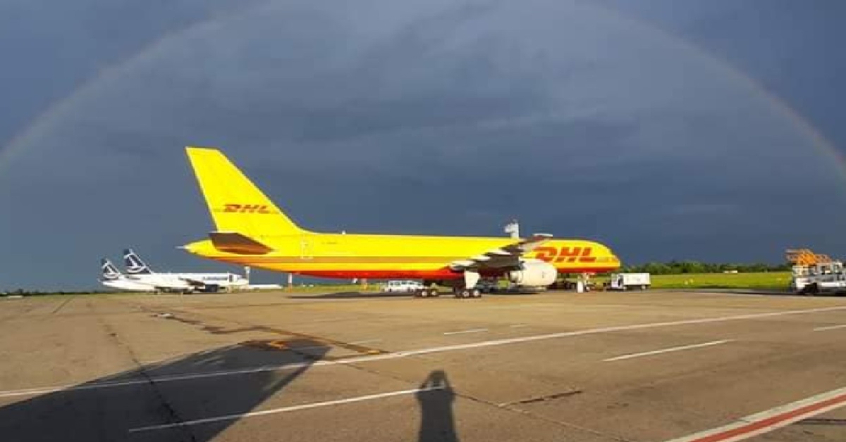 DHL CARGO PLANE BREAKS IN HALF DURING EMERGENCY LANDING