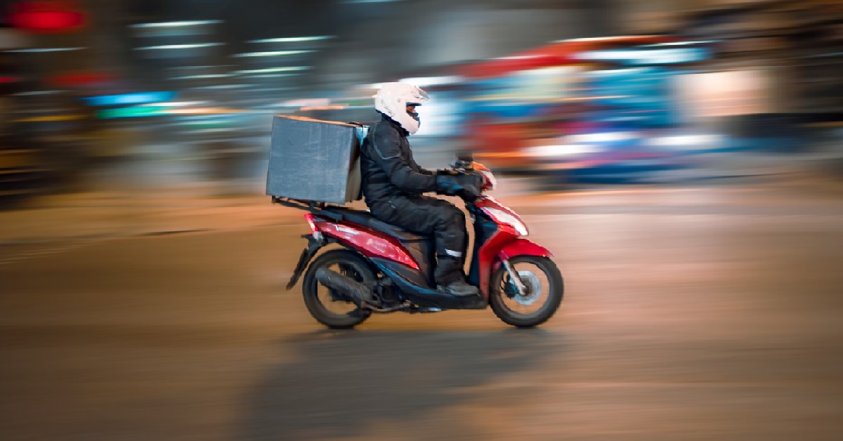 DELIVERY RIDER NO SMALL CHANGE, CUSTOMER REFUSE TO MAKE FULL PAYMENT