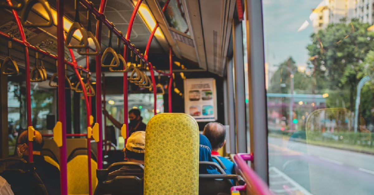 BUS JAM BRAKE BECAUSE OF CRAZY CYCLIST, PASSENGERS END UP FLYING AROUND ...