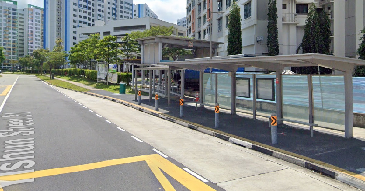 MAN REFUSES SBS STAFF FROM CHECKING HIS CREDIT CARD CAUSE HE DON'T USE ...