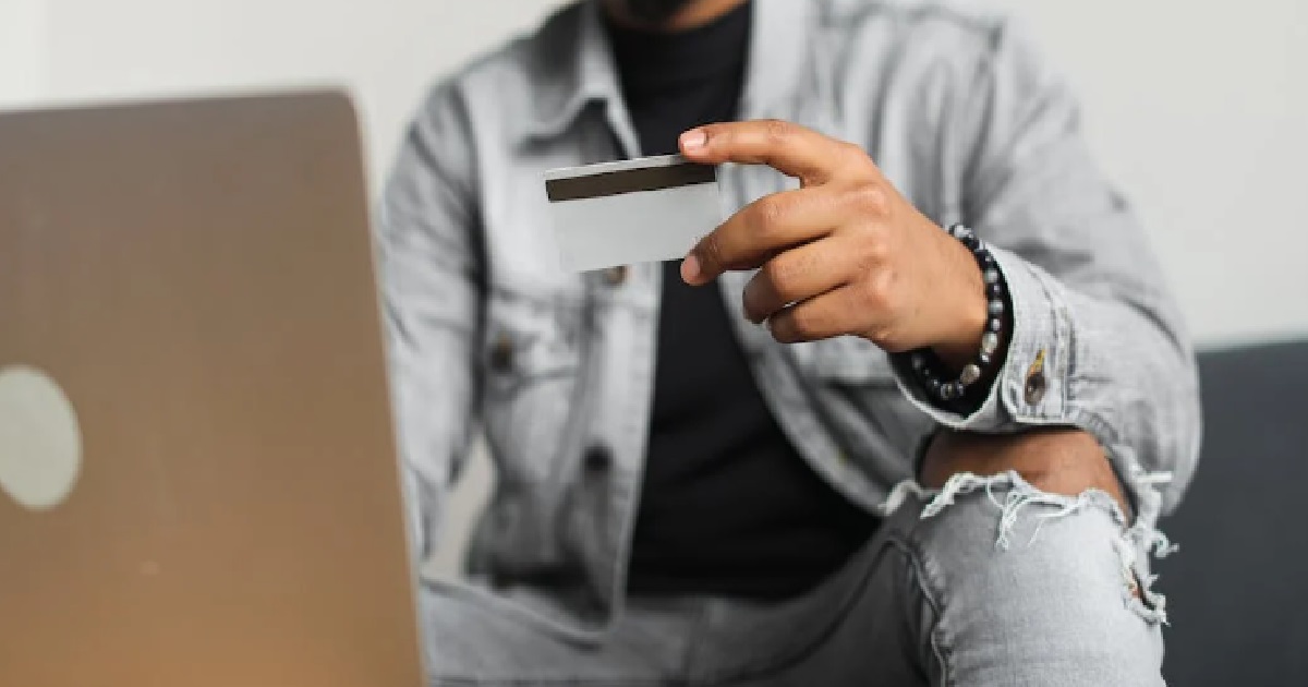 MAN'S CREDIT CARD STOLEN & THIEF SPENT $12K IN 2 HOURS, BANK REFUSE TO ...