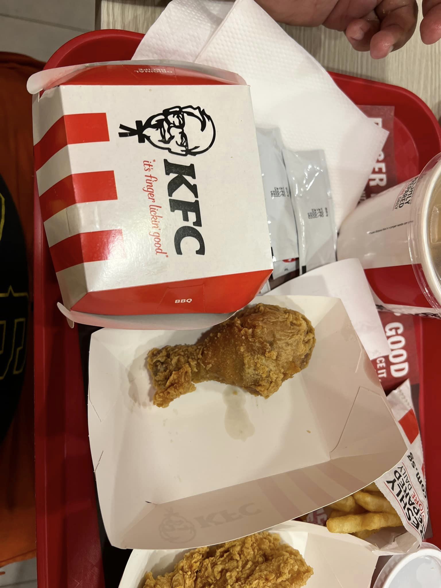 MAN ORDERS KFC, RECEIVES CUTE LITTLE DRUMSTICK THAT'S SMALLER THAN HIS PALM
