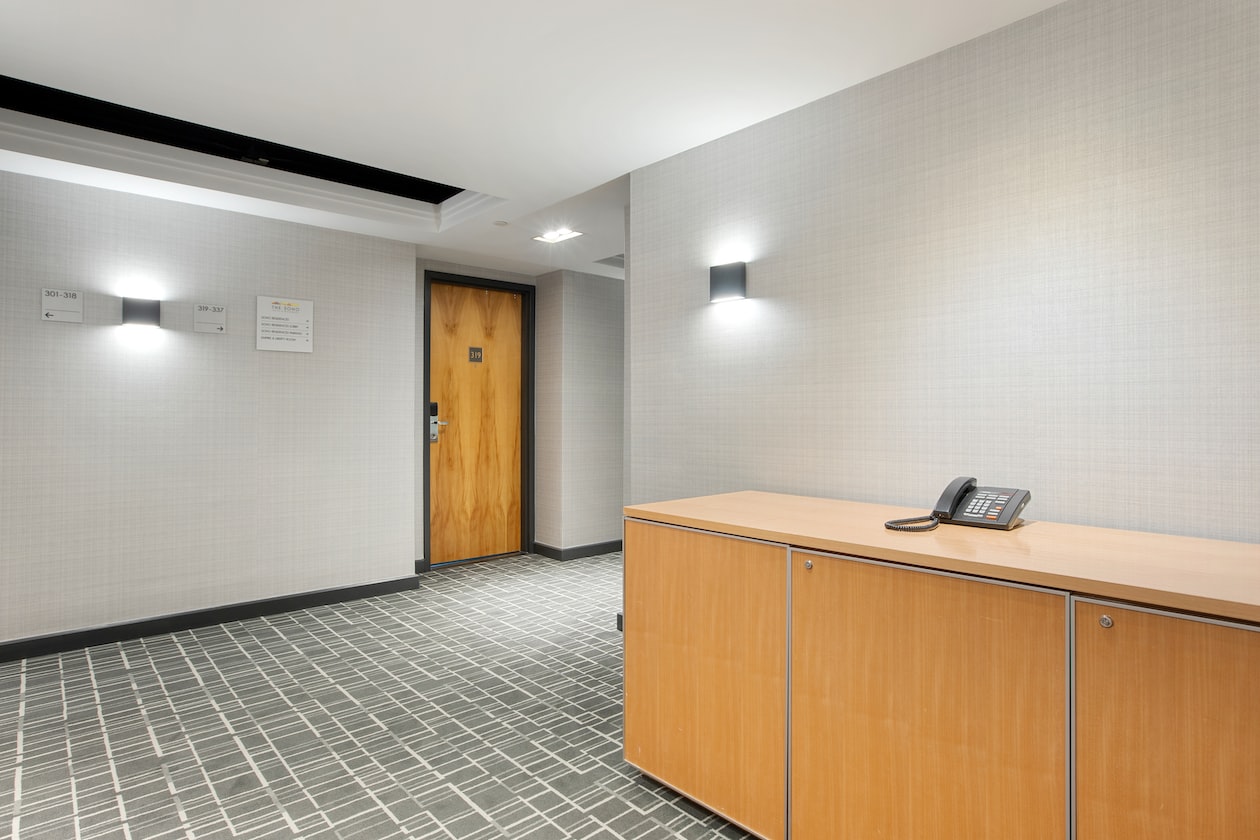 WOMAN WORKING AS RECEPTIONIST KENA TOXIC SENIORS WHO BERATE HANDICAPPED ...