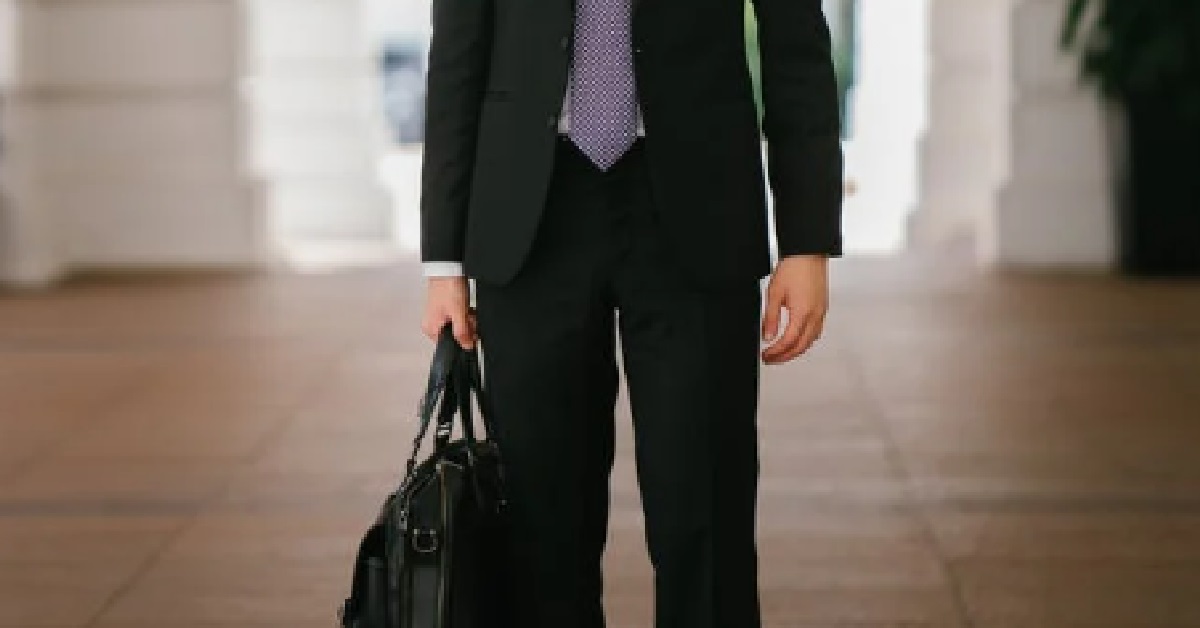 GUY GOT OFFERED "SALES" JOB WITH "5-DIGITS INCOME", END UP IT'S TO SELL ...