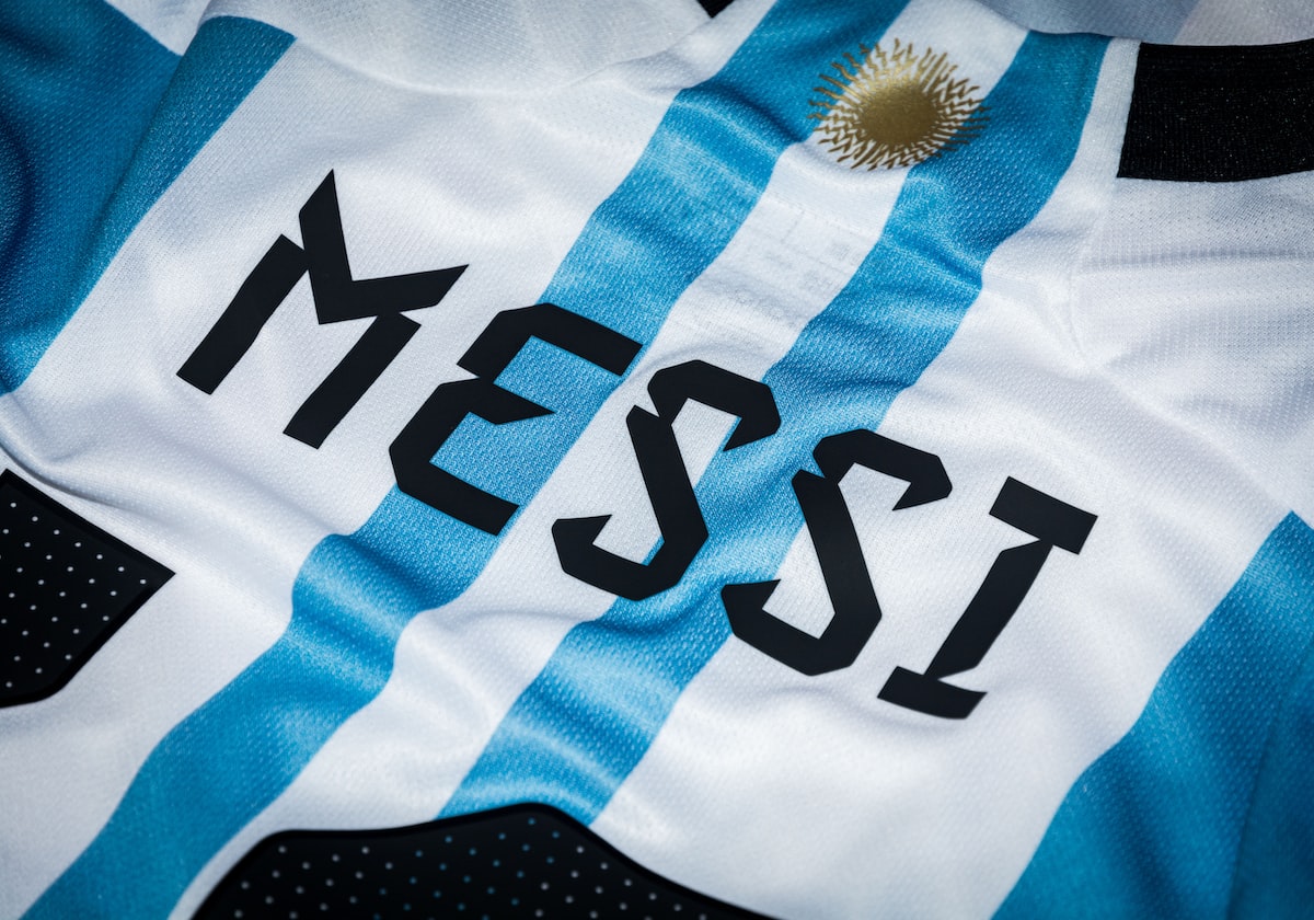 GF MAKES BF TO WEAR LIONEL MESSI'S JERSEY TO 'DO' HER