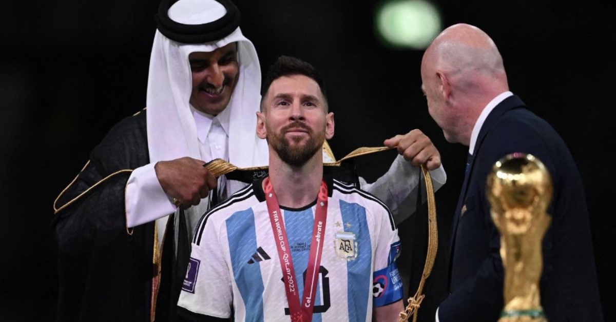 MESSI RECEIVES $1 MILLION OFFER FOR TRADITIONAL CLOAK HE WORE WHEN ...