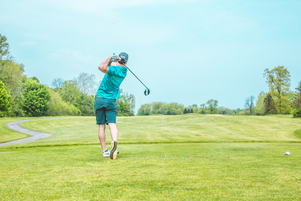 GUY LETS BOSS WIN GOLF ON PURPOSE, SAYS HE’S DOING THE RIGHT THING