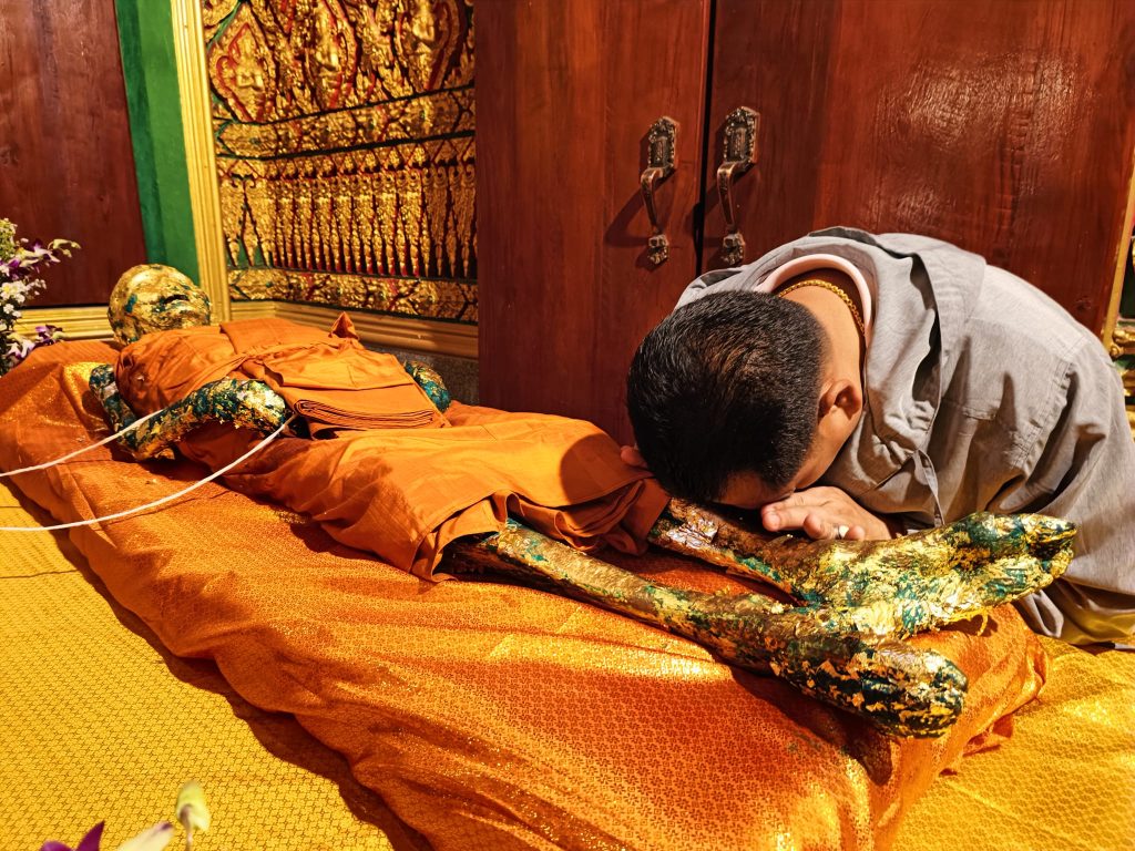 HOLY MONK S DEAD BODY WON T DECOMPOSE EVEN AFTER 22 YEARS WORSHIPPED