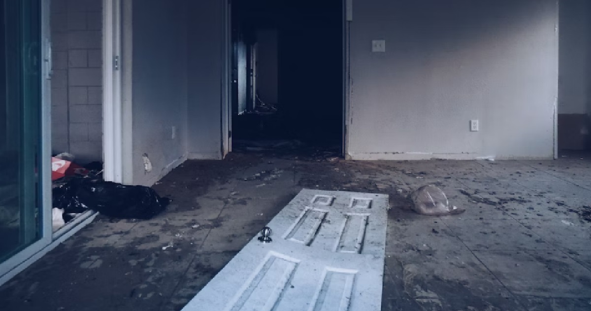 GUY IS A MULTI-MILLIONAIRE BUT FAMILY DON'T KNOW, RENTS APARTMENT TO ...