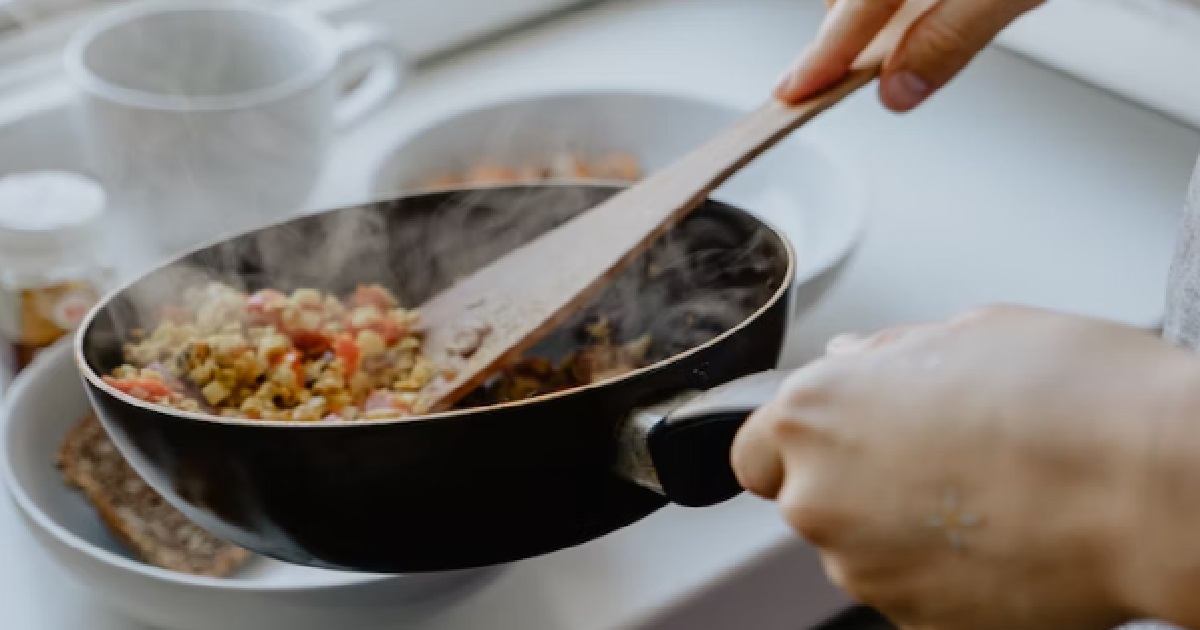 GF ALWAYS KPKB ABOUT BF'S COOKING, SO HE ASKS HER TO COOK HERSELF & SHE ...