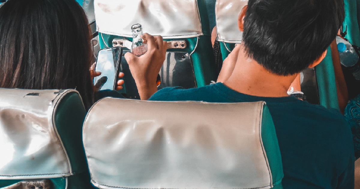 GUY GOT REJECTED BY GIRL SITTING BESIDE HIM IN BUS, THE REST OF BUS ...