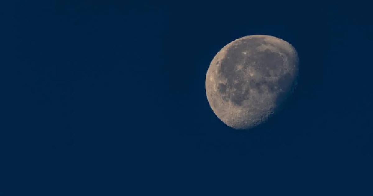 RESEARCHERS FIND OUT MOON IS DRIFTING AWAY FROM EARTH, EVENTUALLY 1 DAY ...