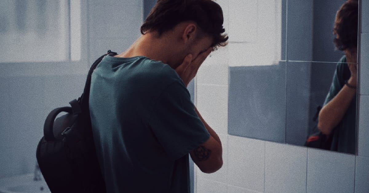 MAN FEELS SENSE OF DREAD EVERY TIME HE'S ABOUT TO START HIS SHIFT ...