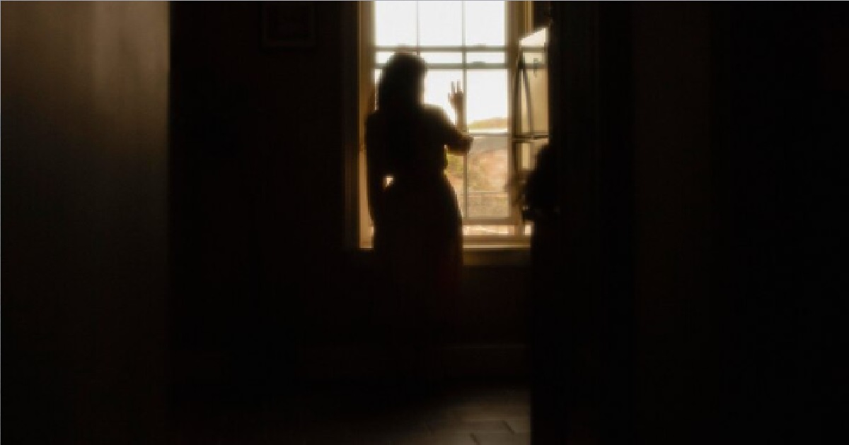 GIRL WITH 3RD-EYE KEEPS SEEING GHOSTS, HOME ALONE & SEES SHADOWS MOVING