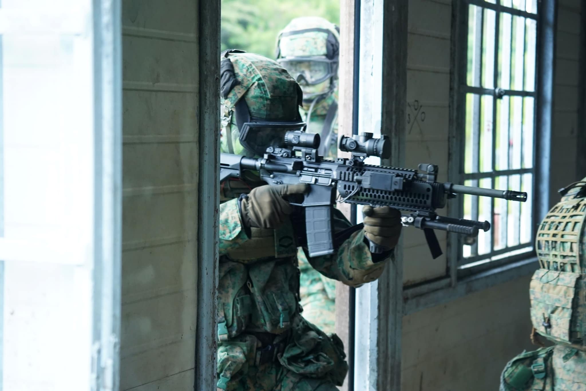 SINGAPORE ARMY UNVEILS A NEW LIGHT MACHINE GUN