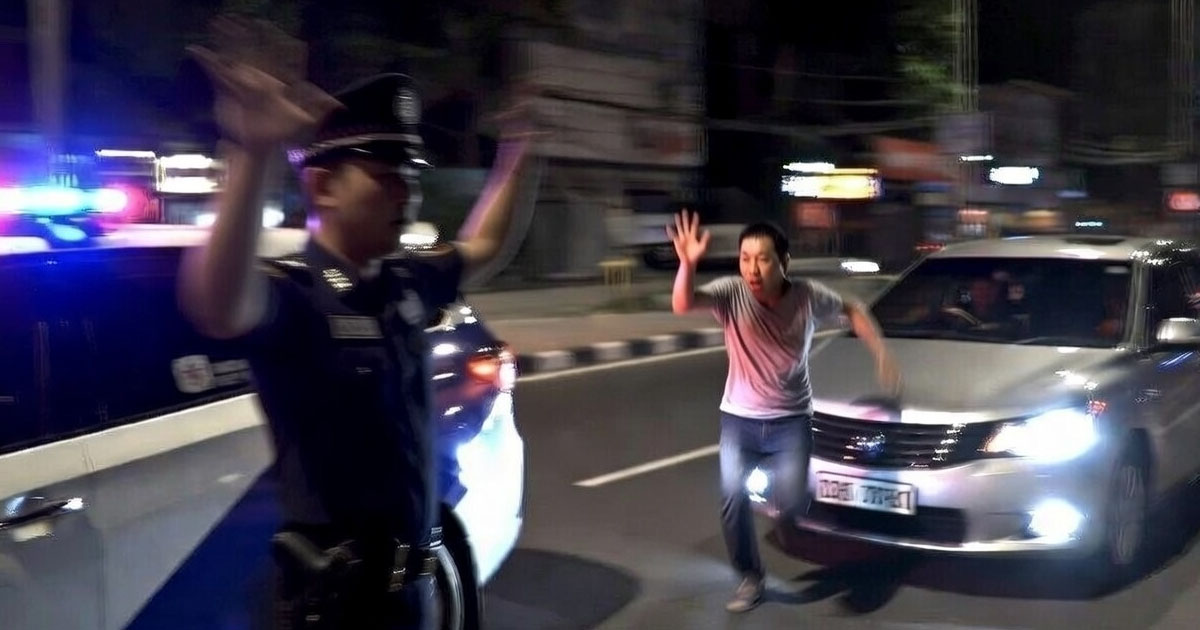 S'PORE MAN & M'SIA POLICE OFFICER KNOCKED DOWN BY DRUNK DRIVER IN JB