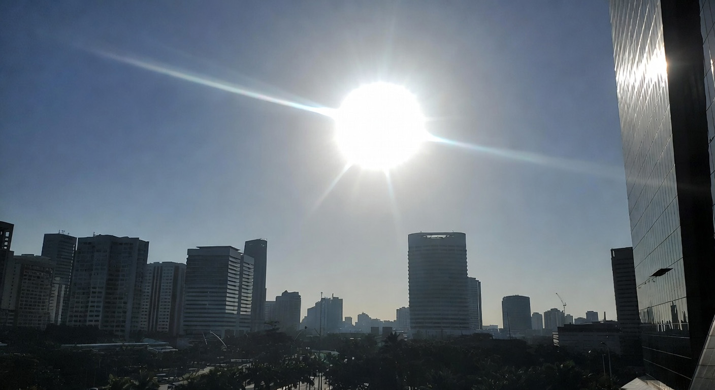 SINGAPORE NOON WEATHER: UV INDEX REACH EXTREME LEVELS