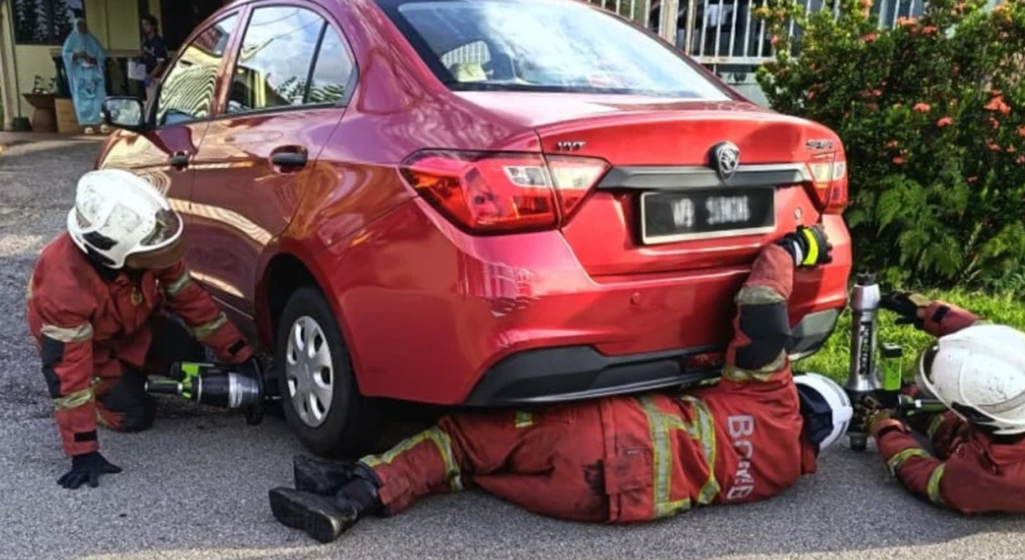 Elderly M'sian Man Dies After Being Run Over by His Own Car Outside ...